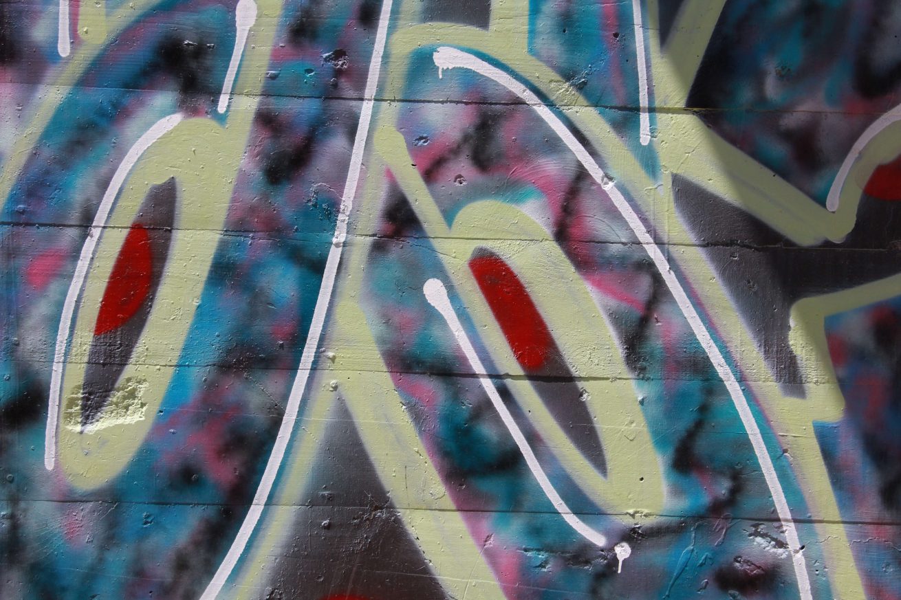 D B Letters Spray Paint Graffiti On Wall - Texture X