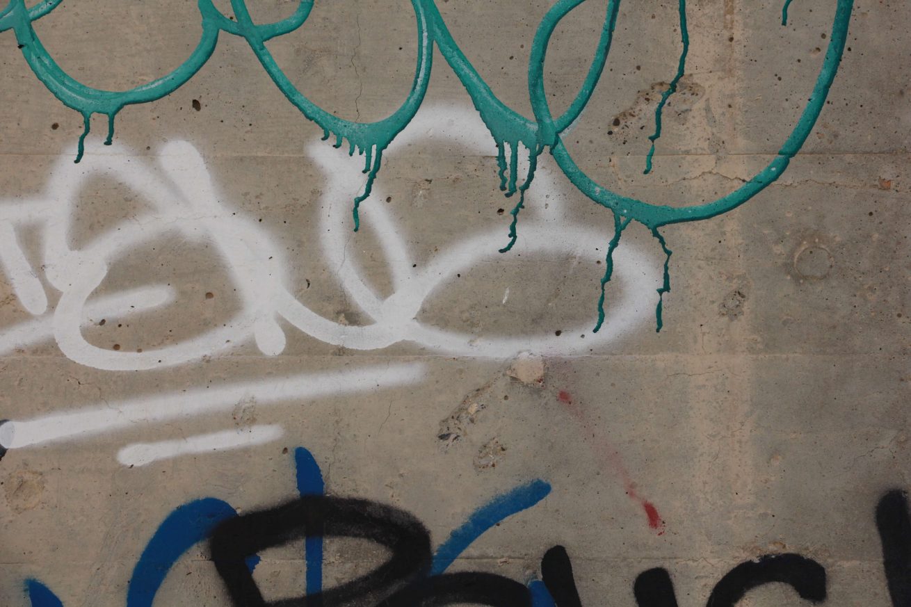 Green White Black Spray Paint Letters Graffiti Concrete Wall - Texture X